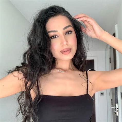 Erim Kaur Scrolller