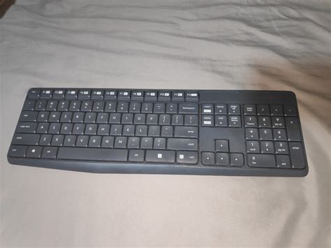 Logitech Wireless Keyboard K235 Mousem170 Set Computers And Tech