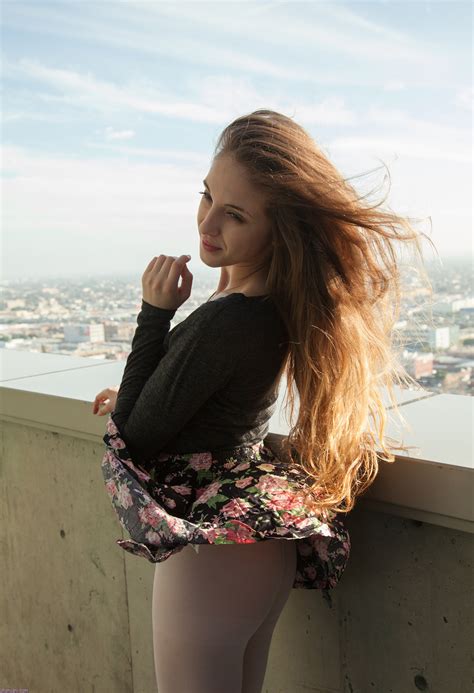 گالری زیر دامن