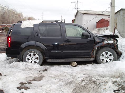 Битый автомобиль Nissan Pathfinder в Сургуте