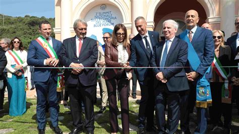 Taglio Del Nastro Per Il Summit Nazionale Sulleconomia Del Mare Blue Forum Al Via La Tre