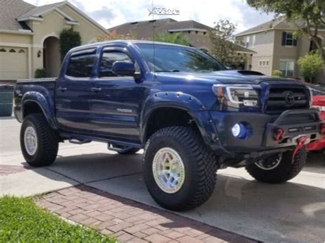 2006 Toyota Tacoma Wheel Offset Aggressive 1 Outside Fender