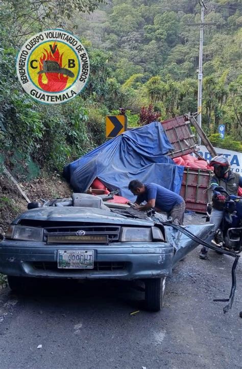 Actualidad 🚨 Escuintla Familia Que Viajaba En Un VehÍculo Sobrevive