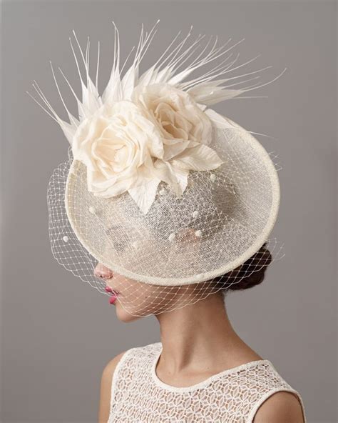 Elegante Tocado Invitada De Boda Marfil Con Velo Y Plumas Sombrero Mujer Invitada Boda Crudo