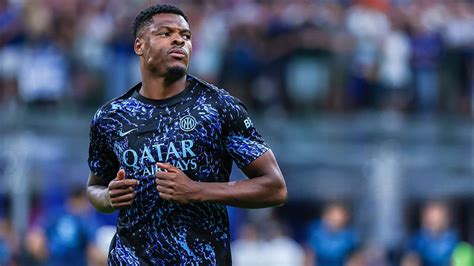 Inter Aktiff Cari Pemain Baru Bagaimana Ddengan Denzel Dumfries