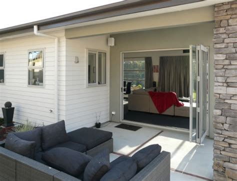 Modern Stonewood House With Palliside Weatherboard Trends