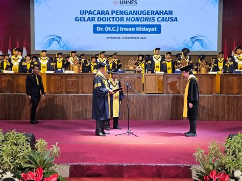 Unnes Anugerahkan Gelar Doktor Kehormatan Pada Irwan Hidayat Untuk Memajukan Obat Tradisional