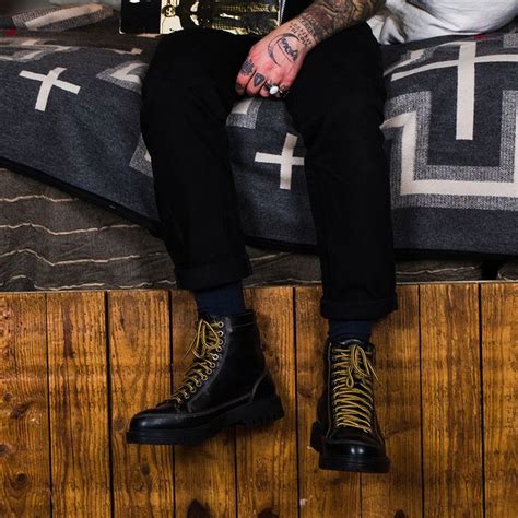 ปักพินโดย Ns ใน Sneaky Steve