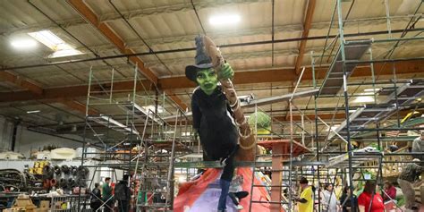 Photos Wicked Float Comes To Pasadenas Rose Parade