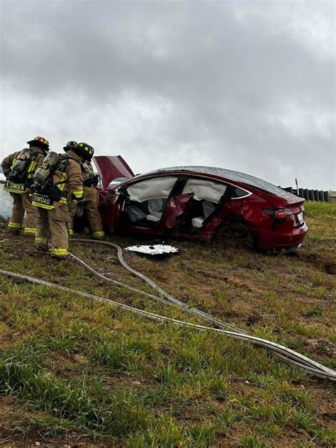 미국 어느 테슬라 오너의 대형사고 촬스의 이슈와 유머