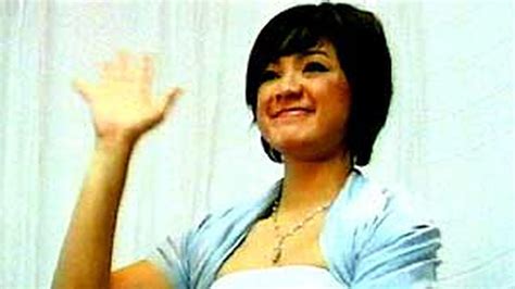 Nirina Rajin Merawat Kecantikan Wajah Showbiz