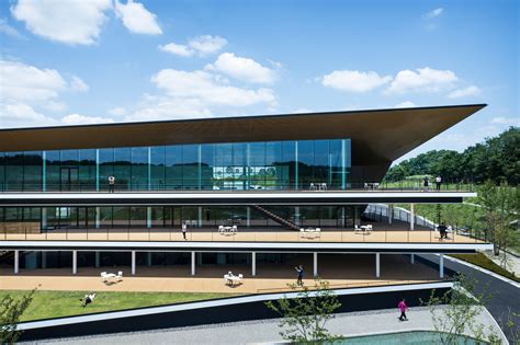 打破高效廠房既有框架：愛知縣 Maruwa 瀨戶工廠，gensler、竹中工務店 共同擘劃、「橋樑」為設計理念，成就傳統與創新、企業與環境共榮新典範 建築師觀察｜fam 準建手札