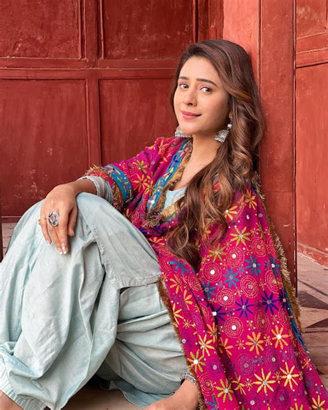 Beautiful Hiba Nawab Hd Wallpaper Photos Images
