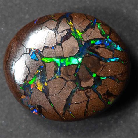 Opal Comprehensive Guide To The Play Of Color Gemstone Rockhounding Wiki