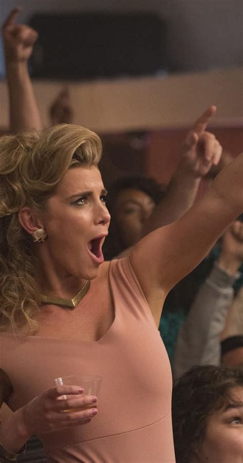 Glow Debbie Does Something Tv Episode 2017 Betty Gilpin As Debbie