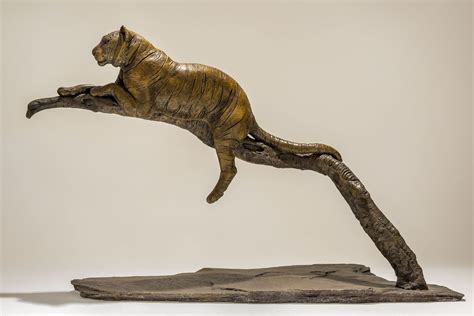 Скульптура тигра из дерева - 79 фото