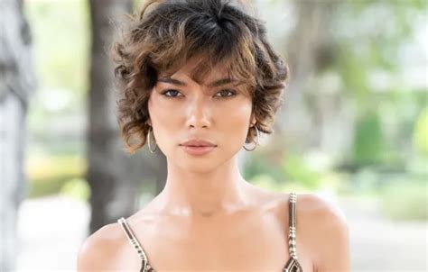 Скачать обои Hot Girl Short Hair Model Awesome Brunette Sexy Woman