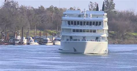 Cruise Ship Makes Its Way Up Sacramento River To Old Sac Cbs Sacramento