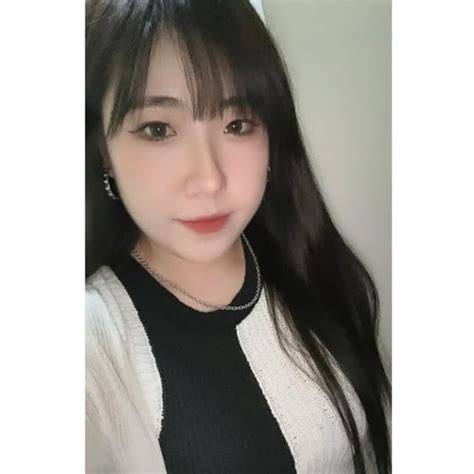 Yuen Yan Yuen Yan On Threads