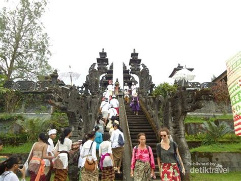 Mengenal Upacara Batara Turun Kabeh Di Pura Besakih Bali