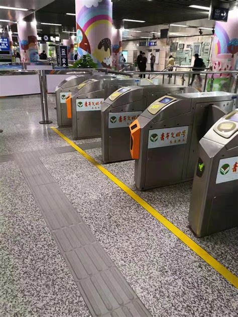 很快在南京可以扫码进地铁了闸机一号线进站新浪新闻
