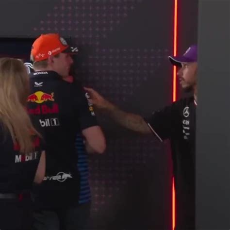 لحظه رو در رو شدن لوییس همیلتون و مکس ورستپن بعد از مسابقه مجارستان