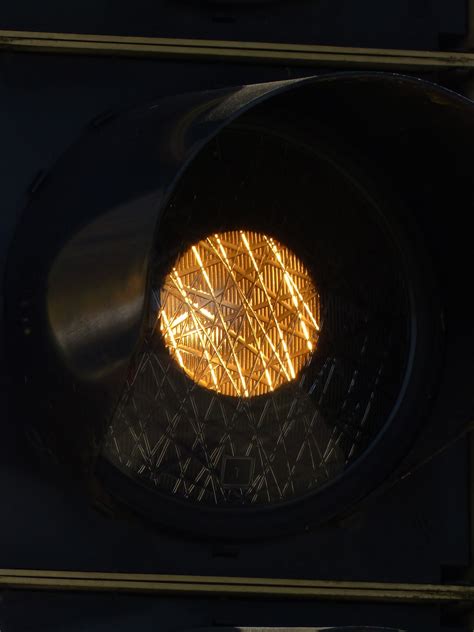 무료 이미지 빛 유리 기차 시가 전차 봉홧불 노랑 조명 원 도로 표지판 전등 버스를 모양 광 신호 도로 규칙 교통 신호 우선권 신호 램프