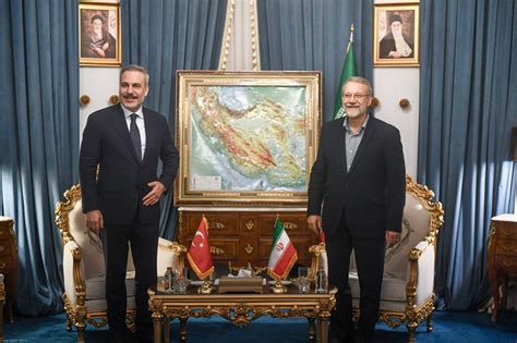 هاکان فیدان به دیدار علی لاریجانی رفت عکس