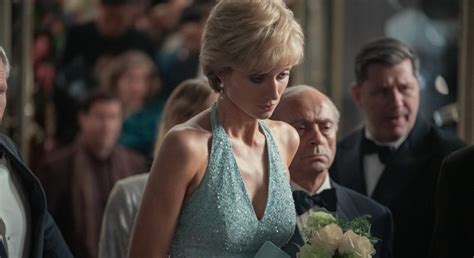 The Crown Star Elizabeth Debicki Says Wearing Princess Dianas Iconic