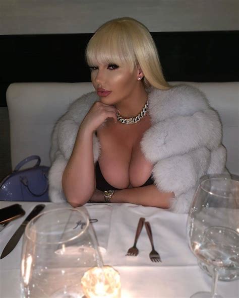 Staci Doll Scrolller