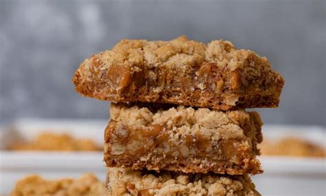 طرز تهیه شیرینی گردویی کاراملی کارامل گردو مجله اکالا