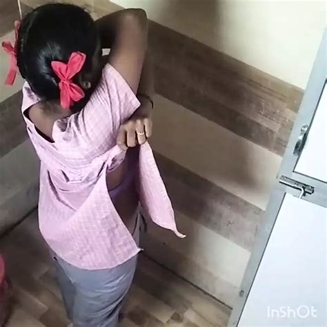 카메라 앞에서 옷을 갈아입는 타밀 소녀 xHamster