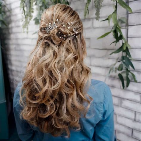 24 Stunning Curly Prom Hairstyles For 2026 Updos Down Dos And Braids