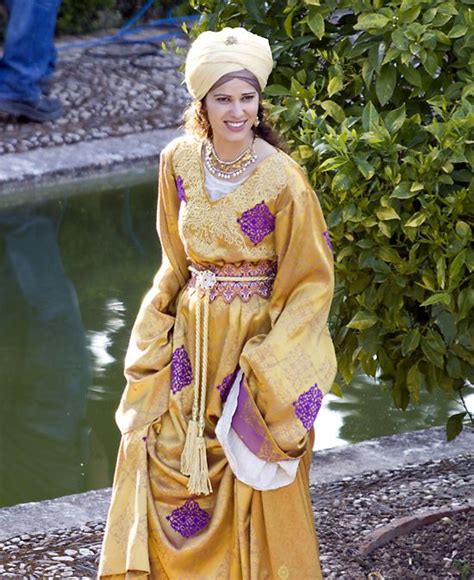 Isabel Isabel De Solis