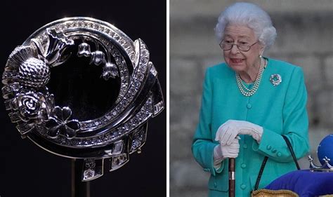 Queen Elizabeth Brooches Meaning At Angela Link Blog