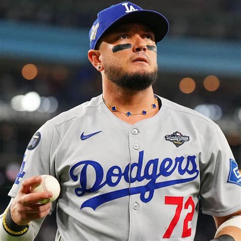 La Dodgers Miguel Rojas On World Series Van Cleef Necklace