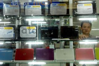 Laptop Di Pusat Perdagangan Komputer Di Kawasan Kuningan Datatempo