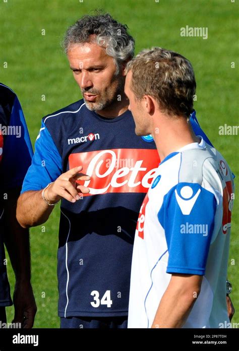 Ssc Napoli Head Coach Roberto Donadoni Left Talks To Erwin Hoffer From Austria The New Team