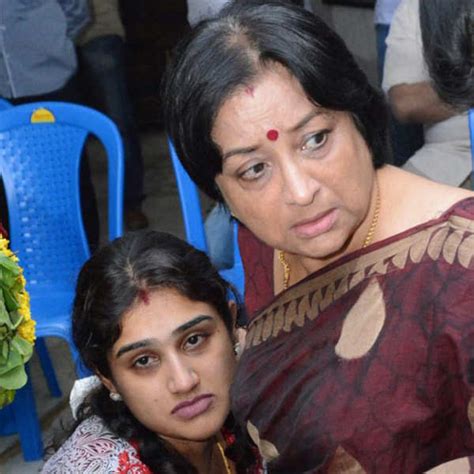 Goundamani And Vijayakumar Mourn The Death Of Actress Manjula In Chennai