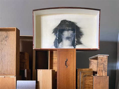 Presenting Yourself Professionally On Your Artist Website