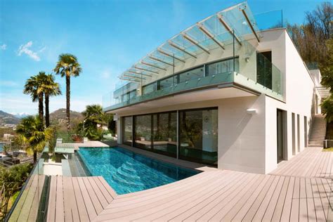 Swimming Pool Glass Wall