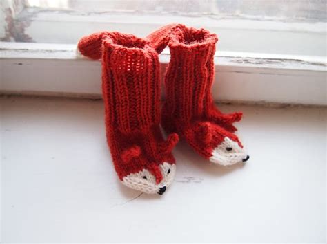 Fox Socks Pattern By Laura Poikolainen Sock Knitting Patterns Fox