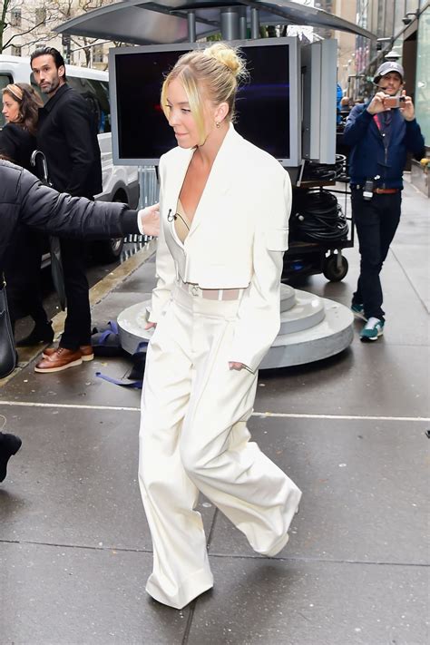 Sydney Sweeney Drew Barrymore Show Cleavage Tease Hot Celebs Home