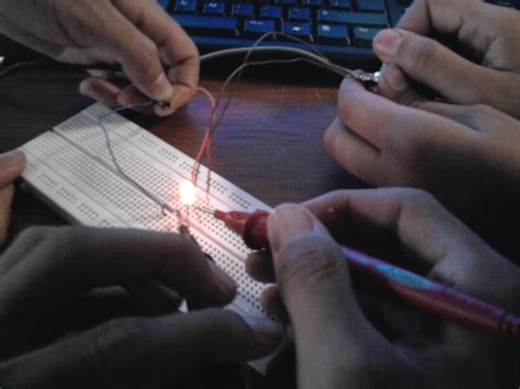 Teoria De Control UNITROPICO Control De Brillo Del LED