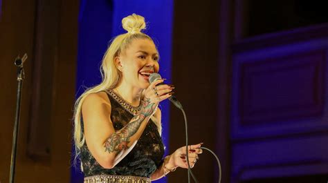 Kultur Julekonsert Adele Erichsen Det Er Her Jeg Skal Være Og Her
