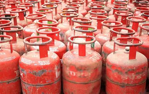 Lpg Price राहत भरी खबर 1 अप्रैल को सस्ता हुआ कमर्शियल एलपीजी सिलेंडर
