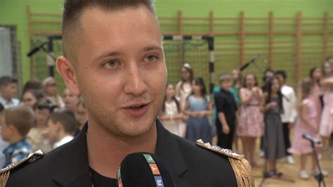 Kisiskolások énekelték A Király Című Sorozat Egyik Legnépszerűbb Dalát Sramek Péter Kíséretével