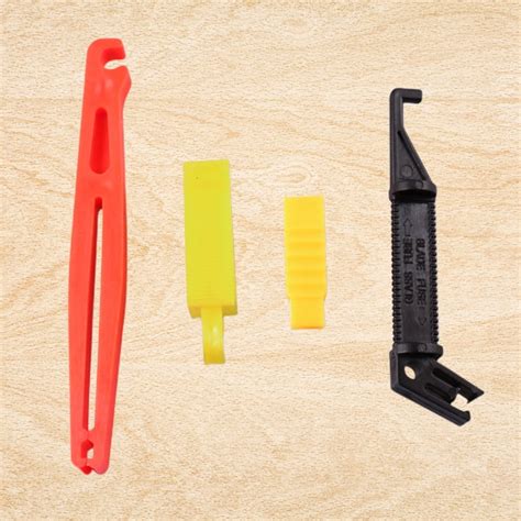 4pcs Blade Fuse Puller Automobile Fuse Clip Fuse Removal Tool Blade