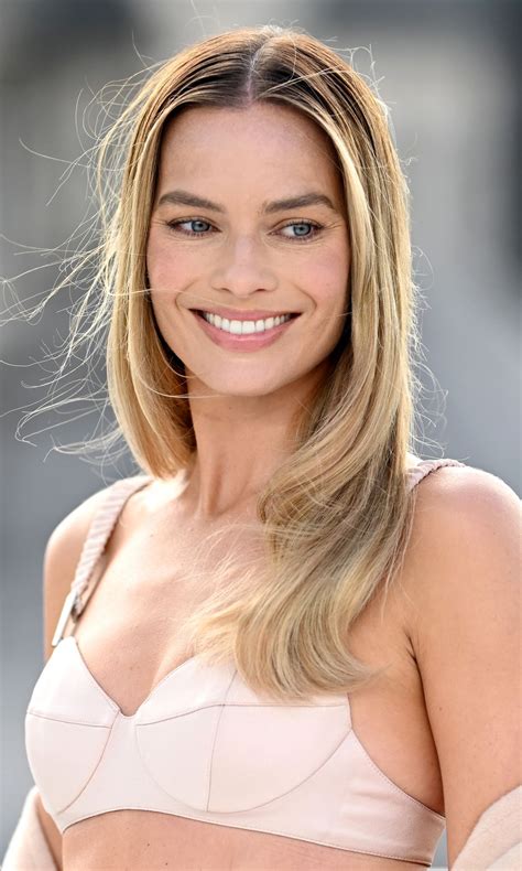 Margot Robbies Bra And Pencil Skirt Combo Is The Chicest Thing Weve