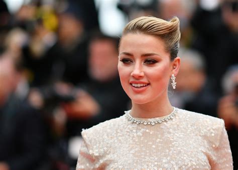 لمحة عن مجموعة مجوهرات آمبر هيرد التي تألقت بها على مر السنين مجلة هي